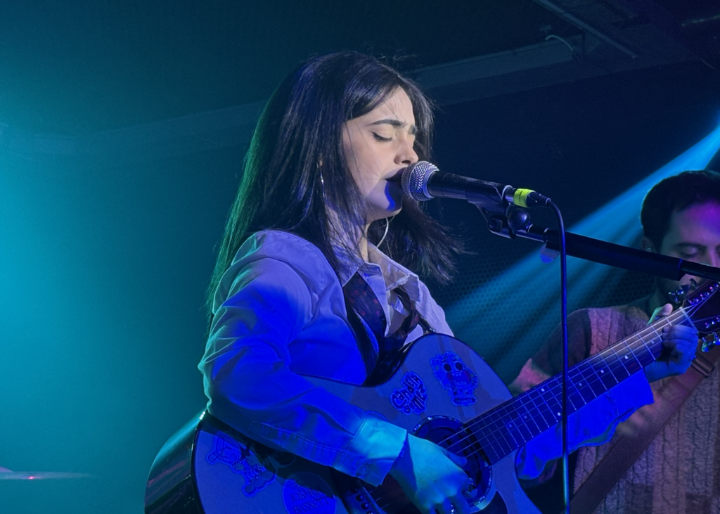 Candela Gómez lanza “Colirio”, un álbum acompañado de pañuelos | MADSHION
